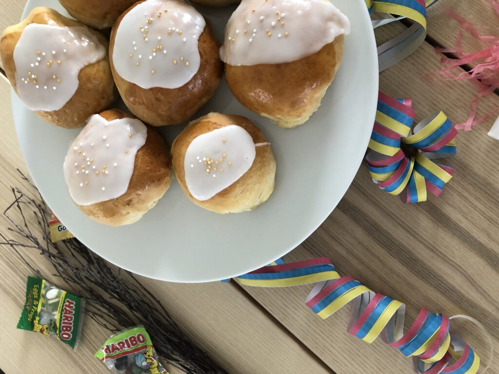 Nemme fastelavnsboller med creme og remonce | EventRoom