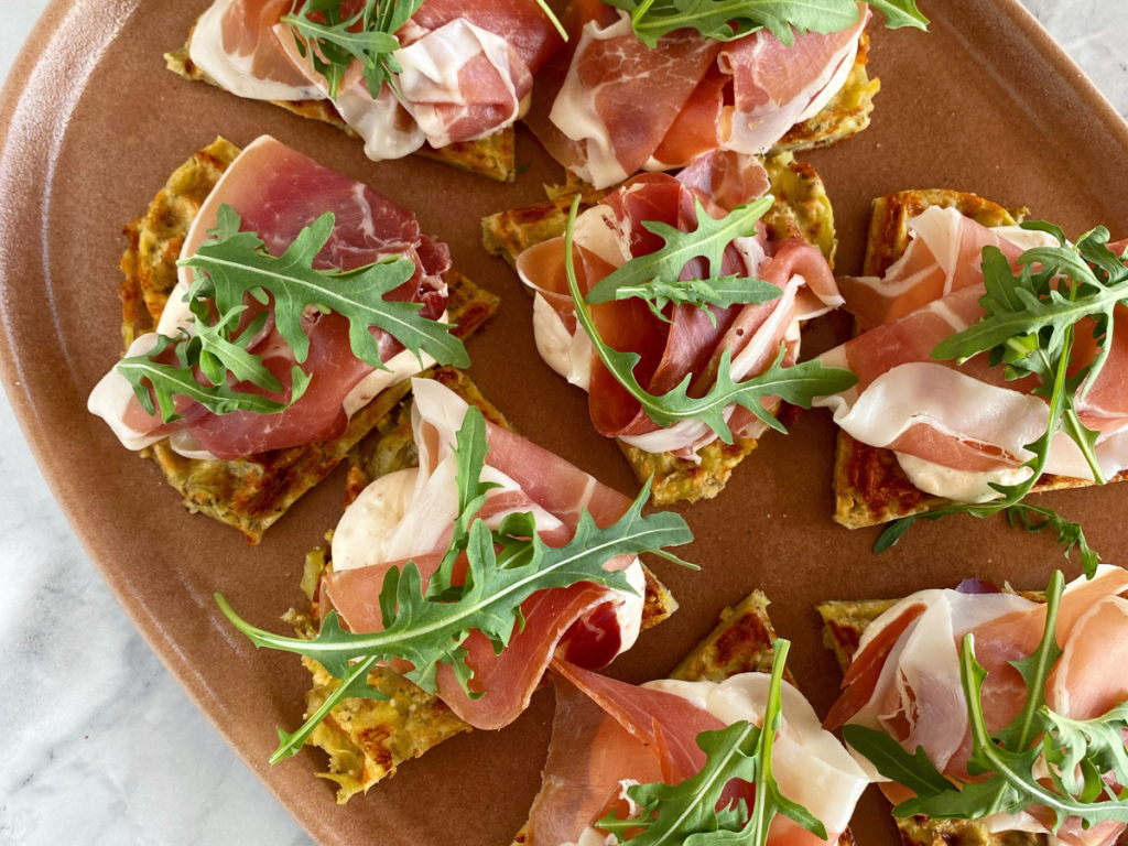 Kartoffelrösti bagt i vaffeljern Nemme snacks | EventRoom